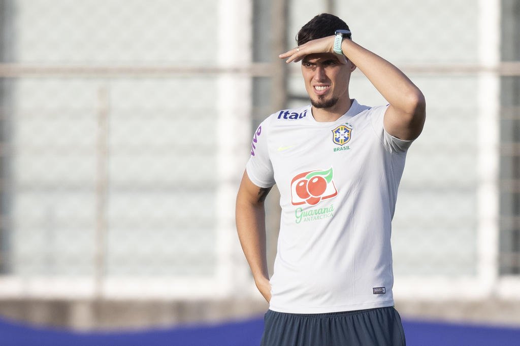 Quem é Matheus Bachi, filho de Tite que ganhou beijo do treinador após ...