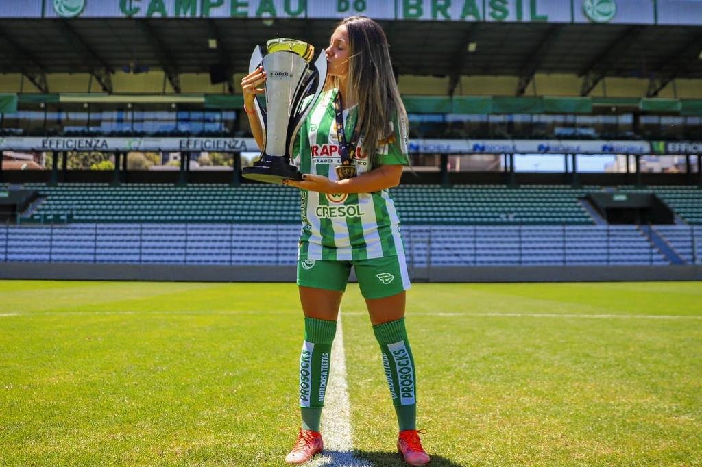 Atacante Kelly Becker renova com o Juventude para 2023 | Pioneiro