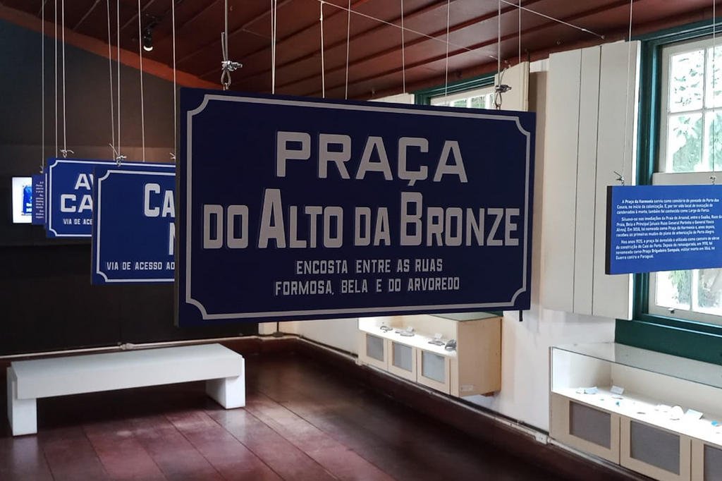 Exposição com placas antigas de ruas retrata a urbanização de Porto ...